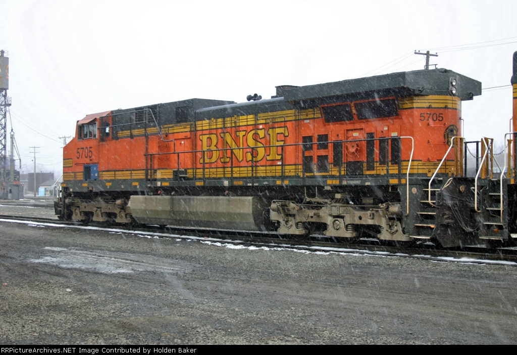 BNSF 5705